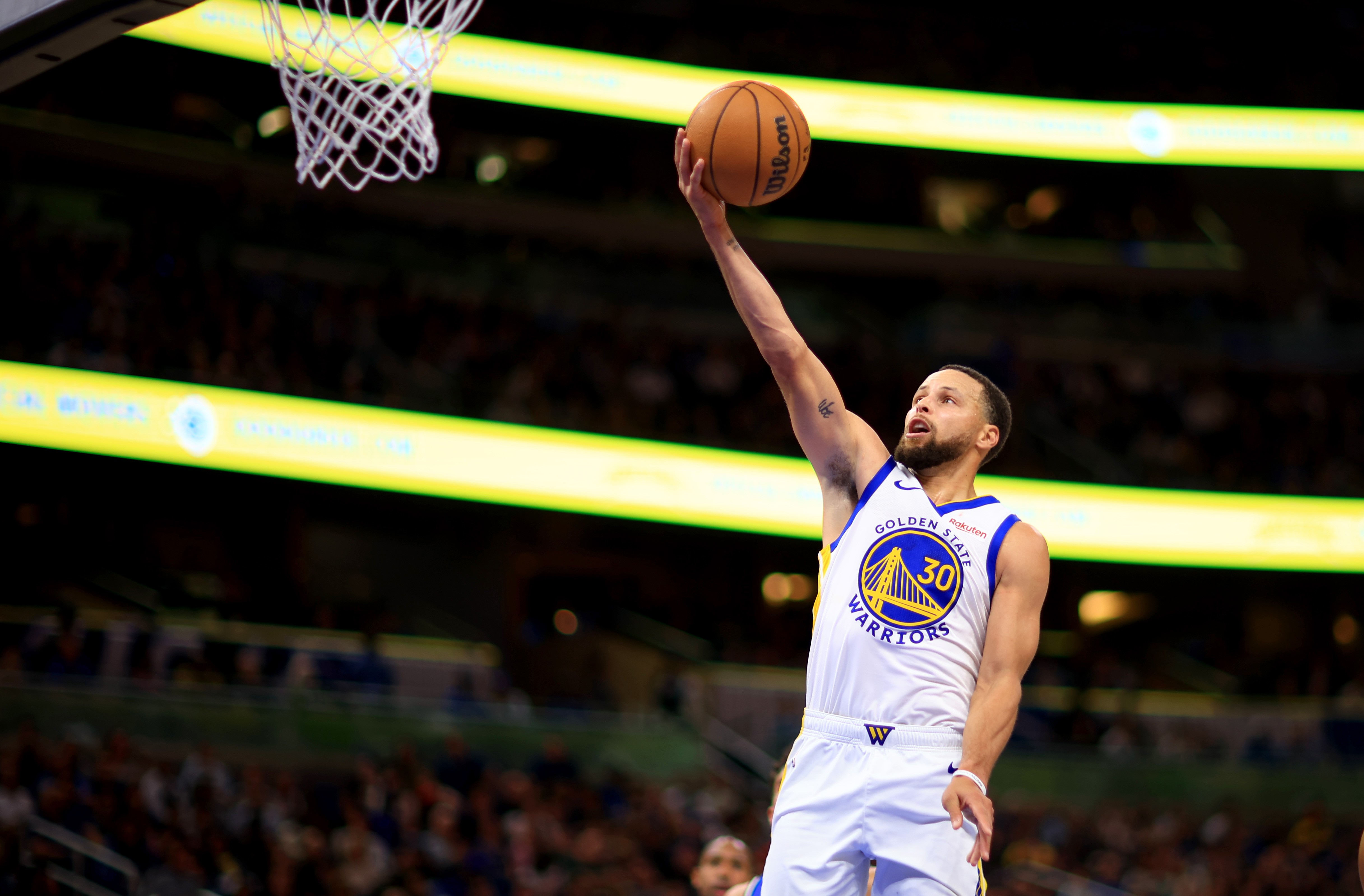 Você pagaria US$ 9 milhões para almoçar com Warren Buffet e Stephen Curry?