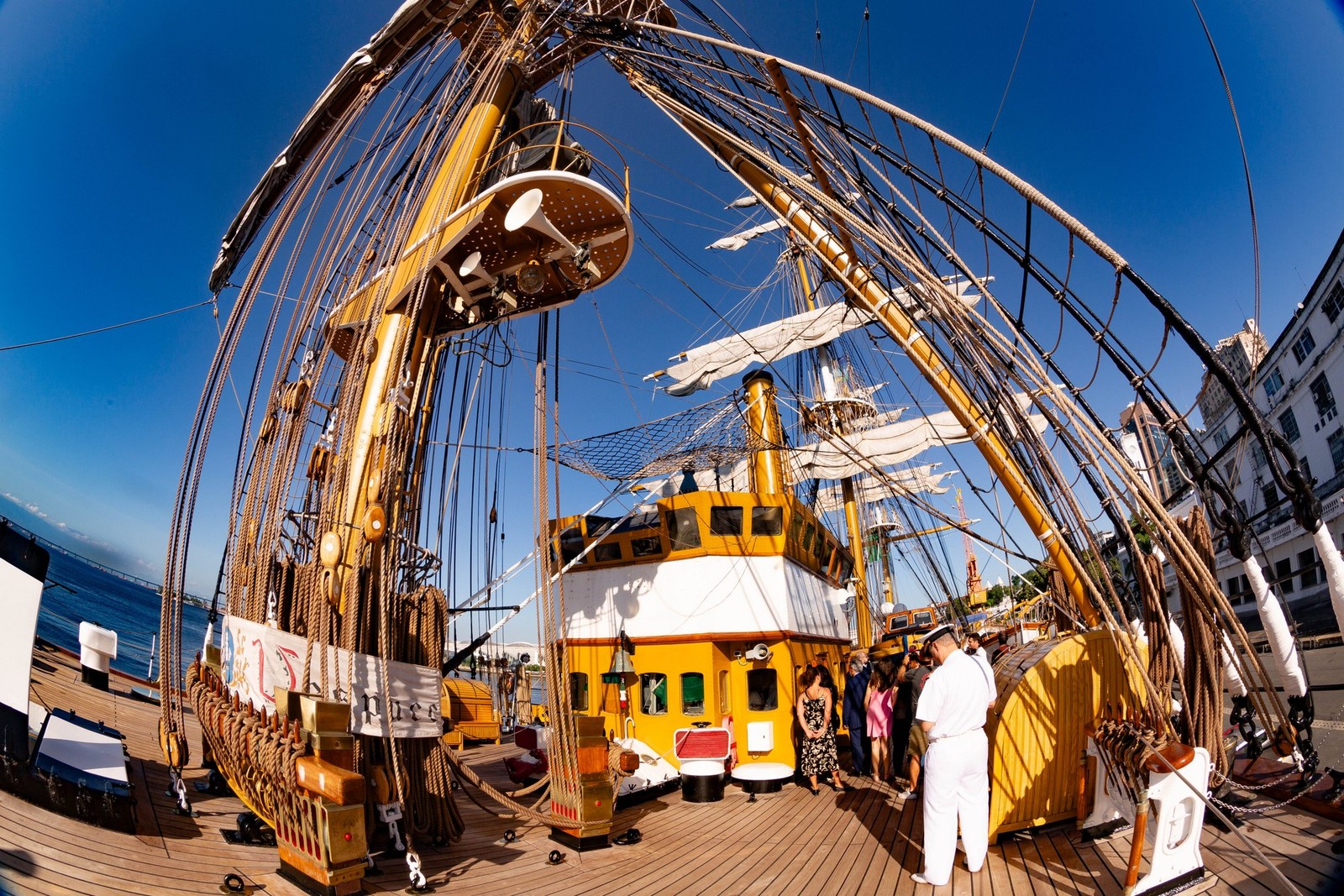 Visitamos o ‘navio mais bonito do mundo’, aberto aos cariocas até ...