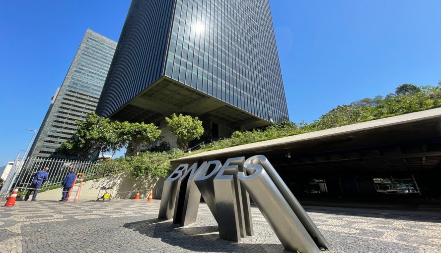 BNDES pressiona TCU sobre aval a parcelamento de R$ 22,6 bi que deve à ...