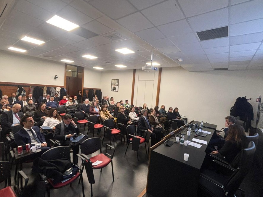 TJRJ gasta R$ 518 mil em curso de IA para desembargadores na Itália