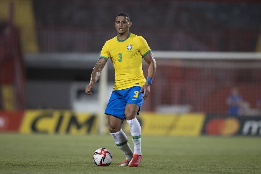 Com passagem pela seleção, Diego Carlos deixa a Premier League e vai ...