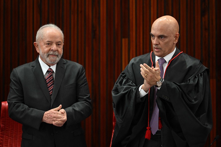 Lula janta com ministros do STF no Alvorada e sinaliza que vai indicar ...