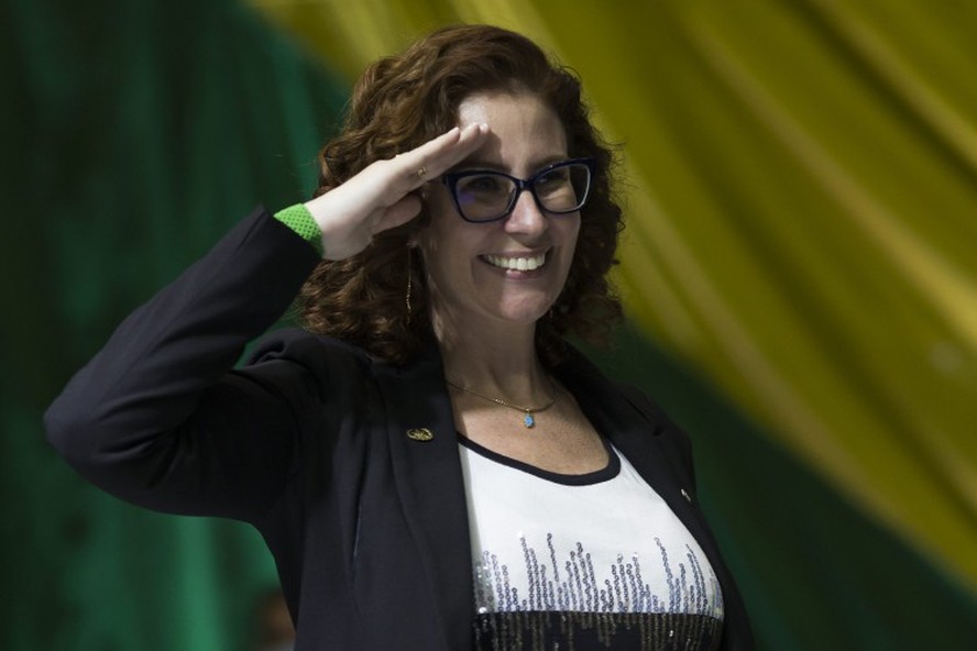 PF marca depoimento de Carla Zambelli sobre suposta contratação de ...