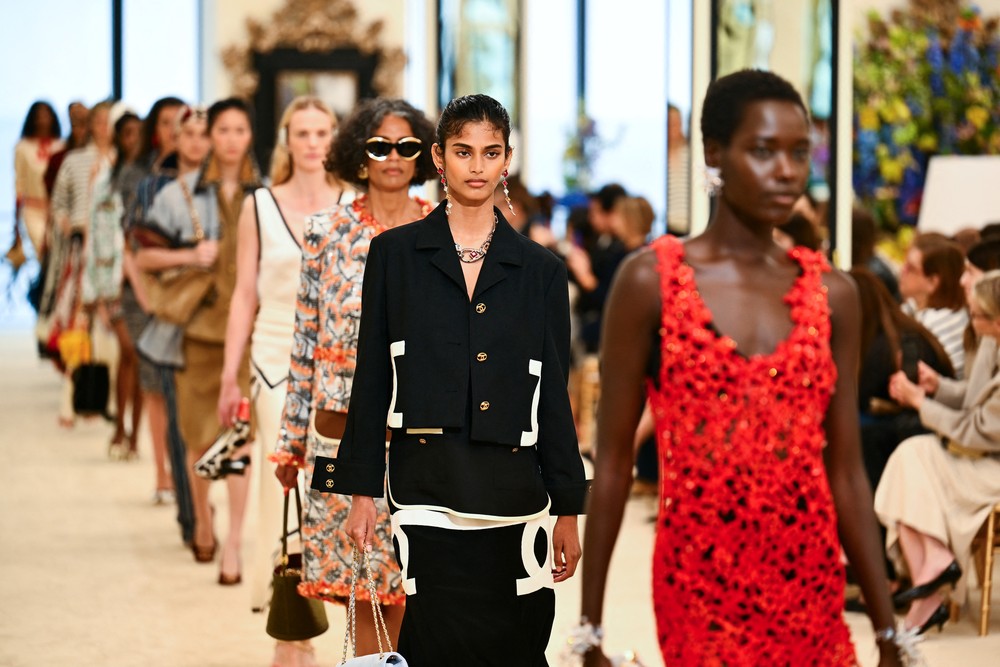Mal vestida? Conheça modelo indiana da Chanel que criou polêmica após ...