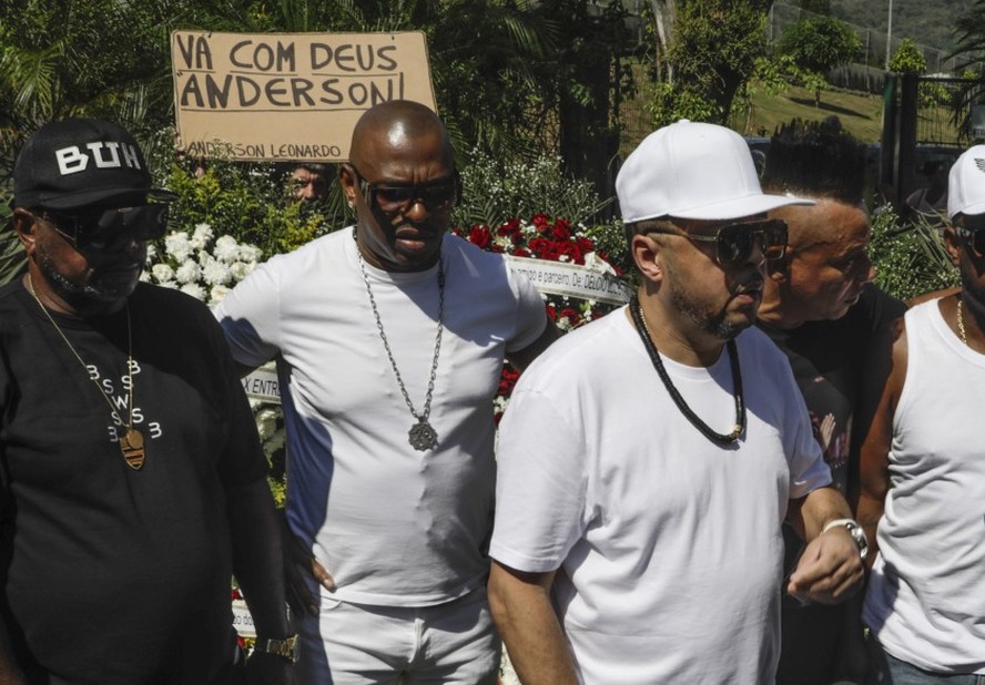 Novo projeto do Molejo teve participação de artistas como Xande de ...