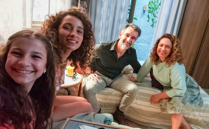 'Terra e Paixão': Agatha incentiva Ademir a se casar