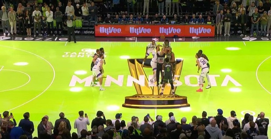 Material radioativo? Quadra de cor extravagante do Timberwolves, na NBA ...