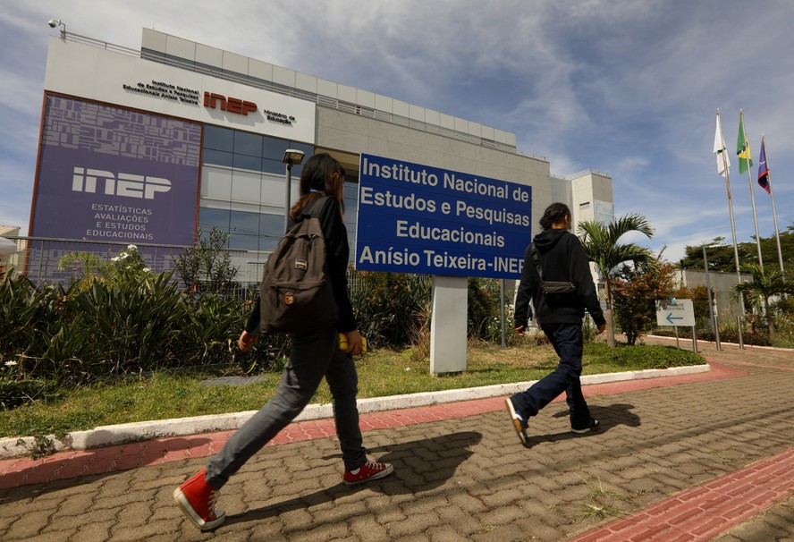 Desempenho em cursos de licenciatura no país é insatisfatório e evasão ...