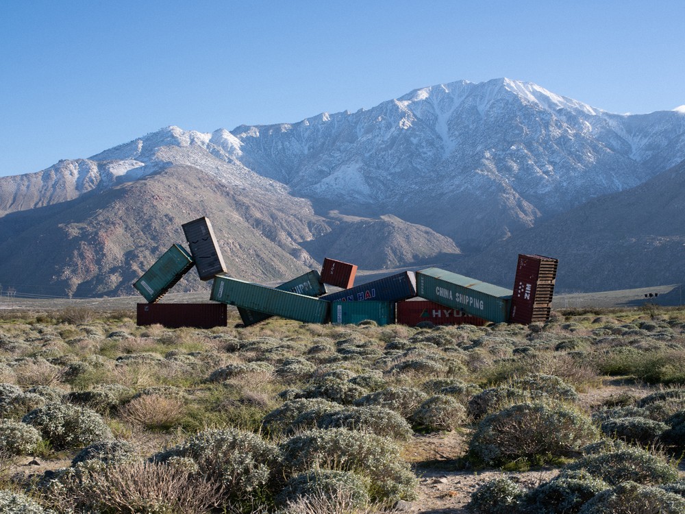 Arte no deserto da Califórnia: conheça a inusitada bienal que vale a ...
