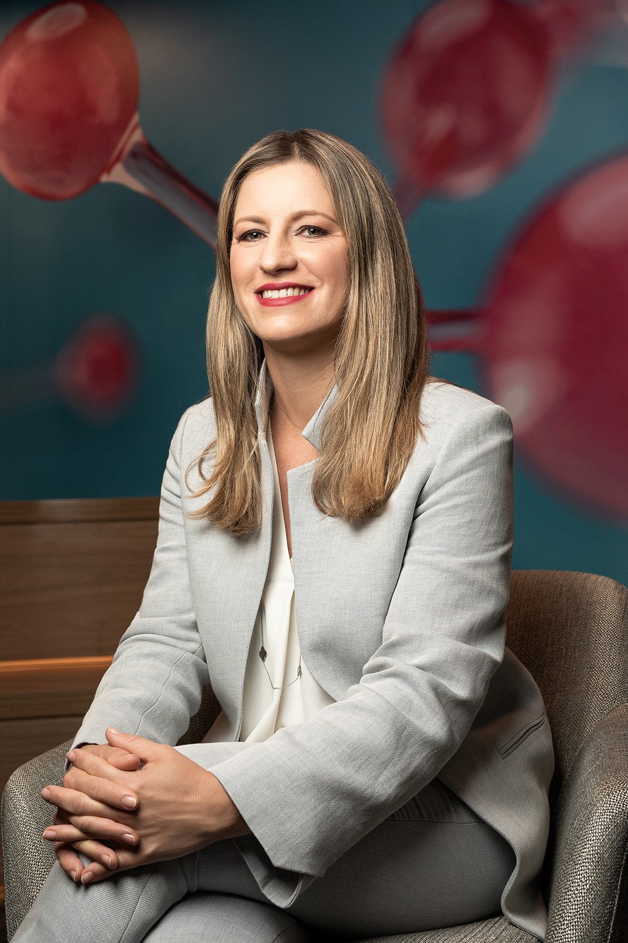 'A pandemia acabou, mas a Covid-19, não', diz presidente da Pfizer no ...