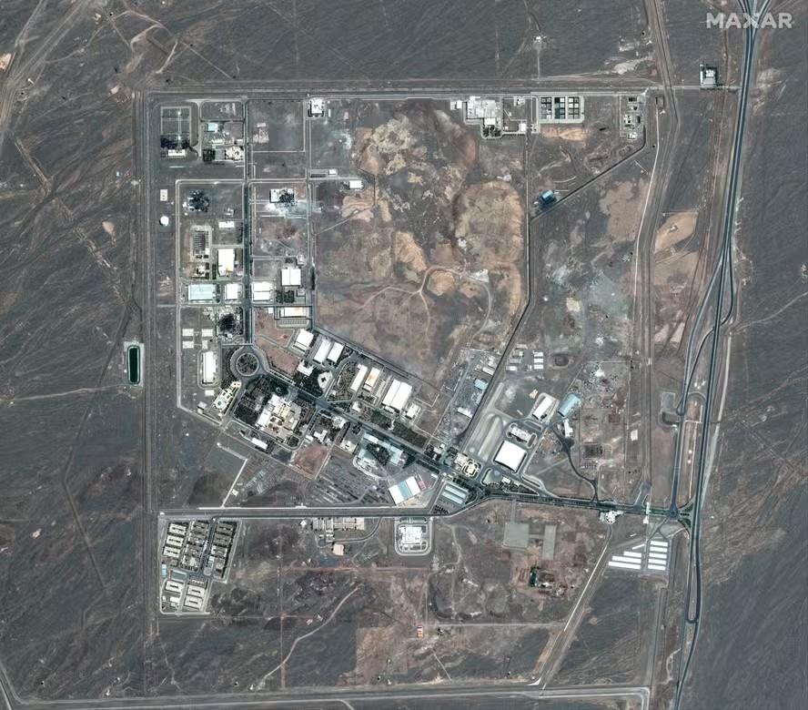 EUA e Israel atacam instalação nuclear no Irã usada para enriquecer urânio