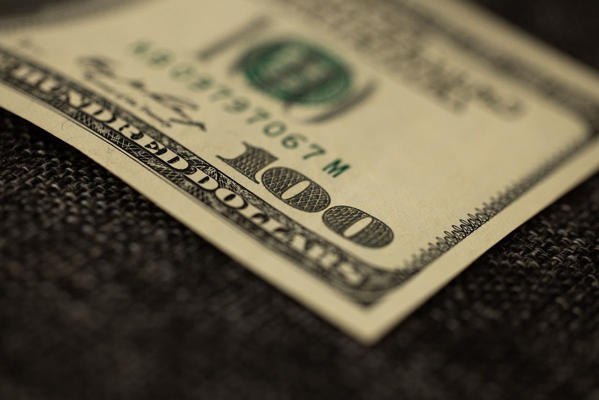 Por que o dólar não caiu apesar de duas intervenções do Banco Central?