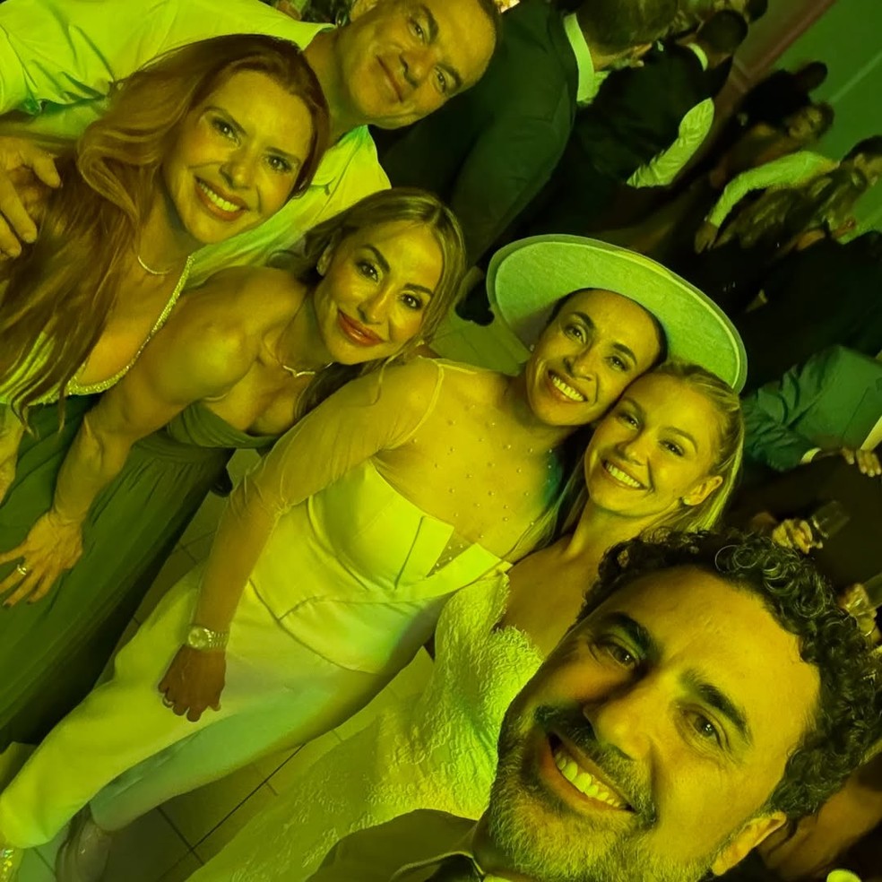 Marta se casa com americana Carrie Lawrence; veja imagens