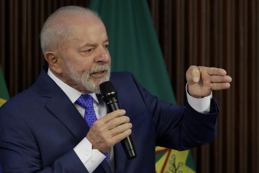Lula diz que estuda isentar do Imposto de Renda o PLR destinado a ...