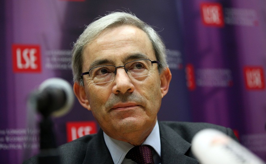 Prêmio Nobel alerta: com inteligência artificial, TI pode semear ...