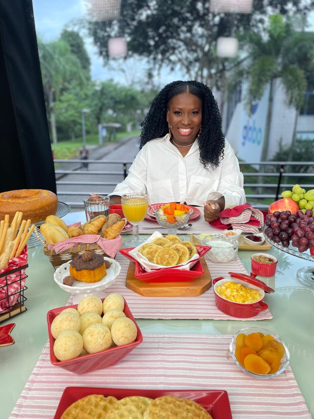 Leidy Elin toma café da manhã com Ana Maria no 'Mais você' e rende ...