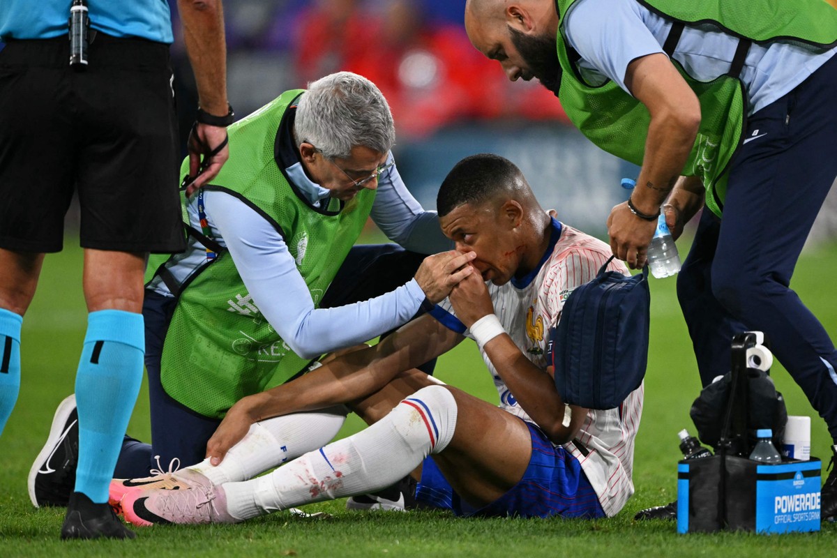 Como é a máscara que Mbappé vai usar durante o resto da Eurocopa; veja