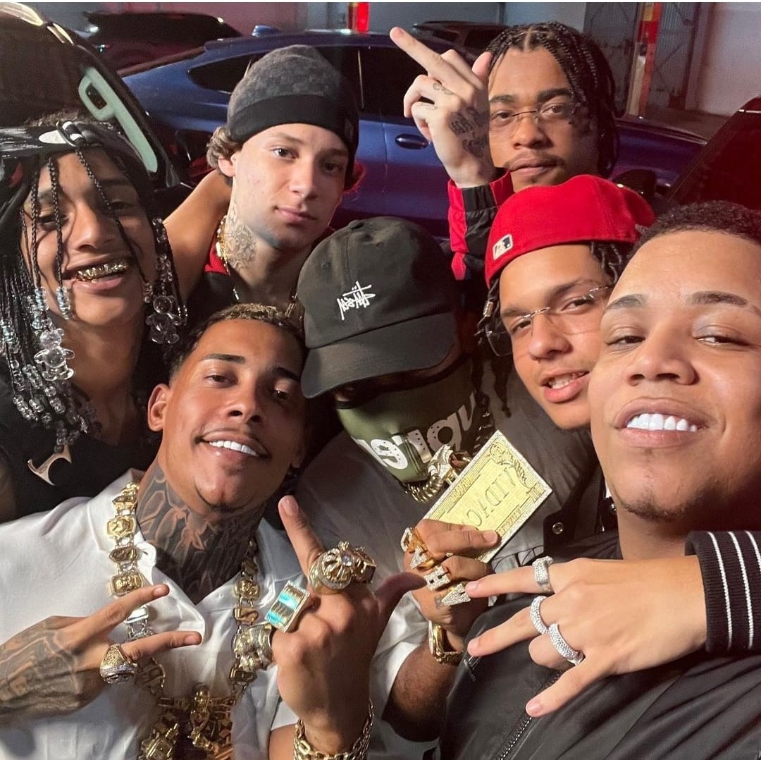 Conheça a vida de luxo do rapper Orochi, do trap às joias milionárias e ...