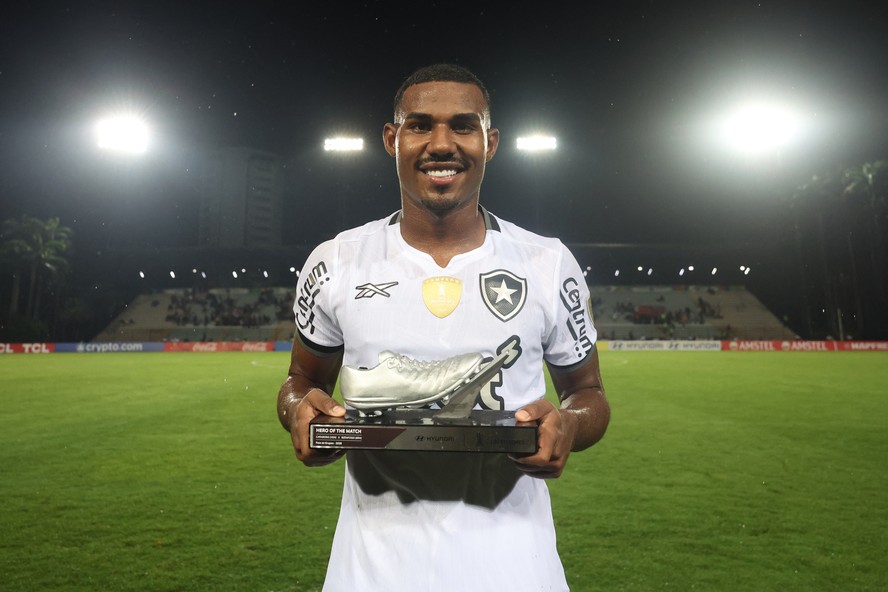 Botafogo recusa proposta de R$ 57 milhões do Brighton por Cuiabano ...