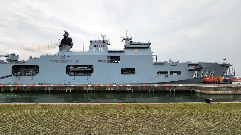 Conheça o maior navio de guerra da América Latina, que recebeu visita ...