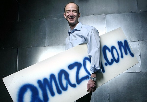 Morre Jackie Bezos, a mulher que financiou a startup que se tornou a Amazon e fez de seu filho ...