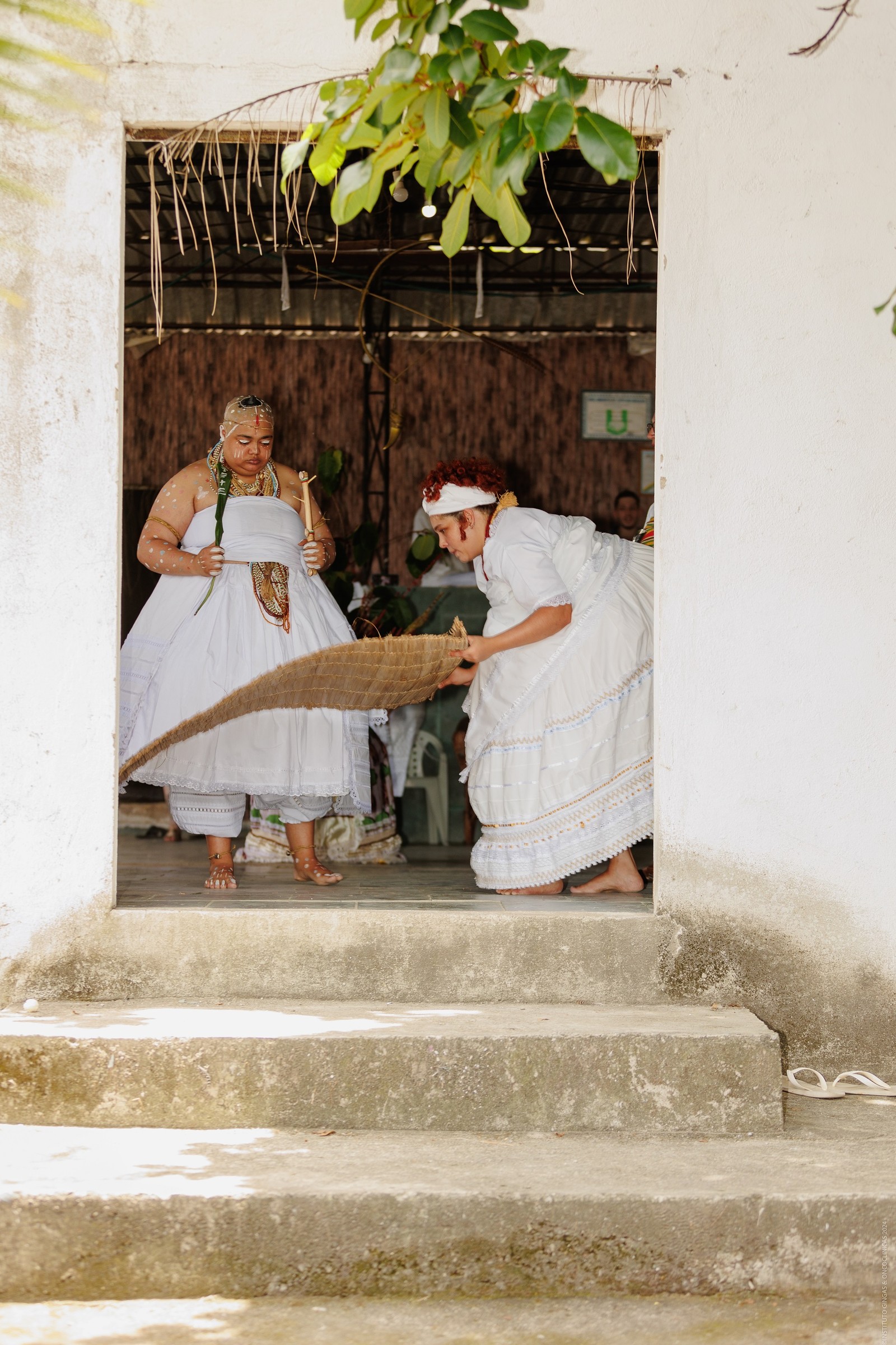 Exposição em Niterói retrata festas em terreiros de candomblé e umbanda