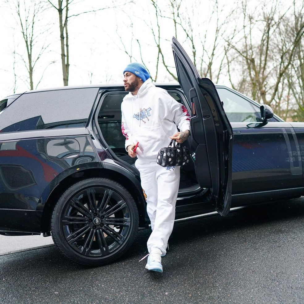 De Mercedes a Lamborghini: Neymar coleciona carros esportivos e de luxo ...