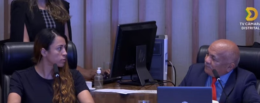 Presidente da CPI do DF exibe vídeos de bolsonarista no 8 de janeiro e ...