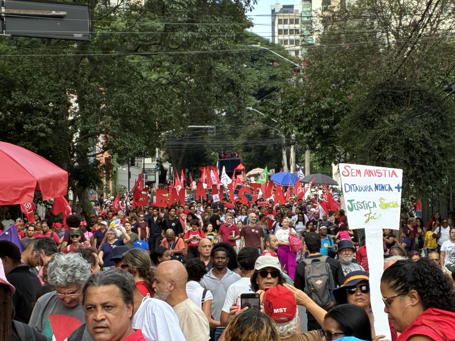 Protesto da esquerda por prisão de Bolsonaro reúne 6,6 mil em São Paulo ...