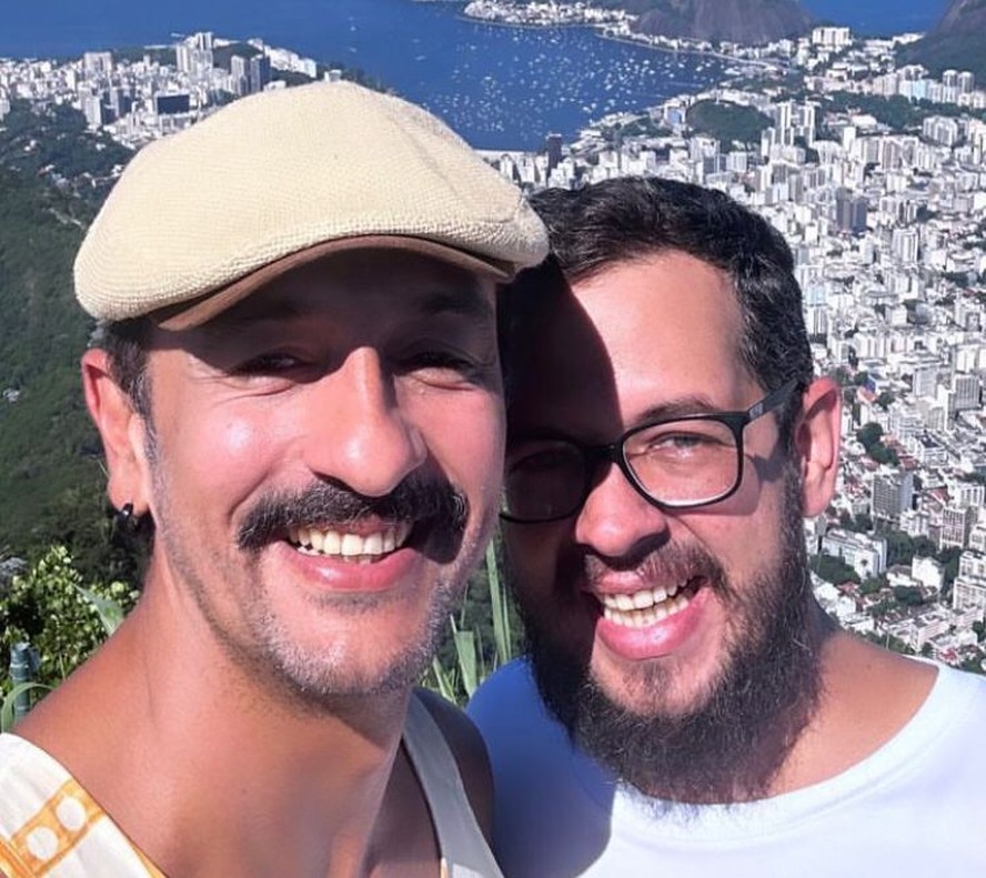 No ar em 'Renascer', Irandhir Santos publica foto rara ao lado do ...