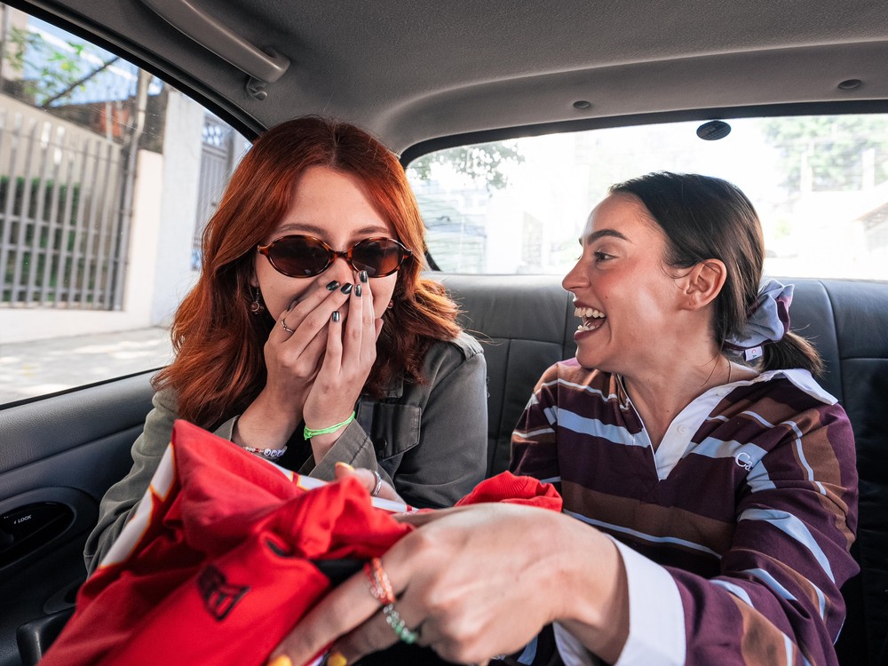 Kansas City Chiefs surpreende fã brasileira com carona no 'Chiefs Taxi ...