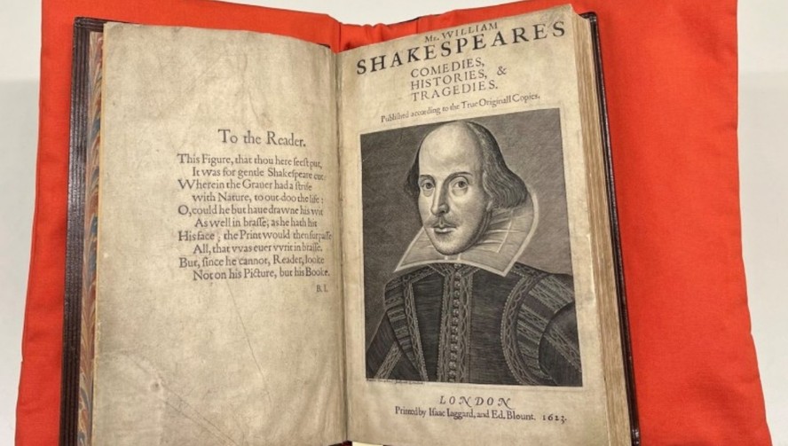 Exemplar da primeira coleção de obras de Shakespeare é exposto em Londres