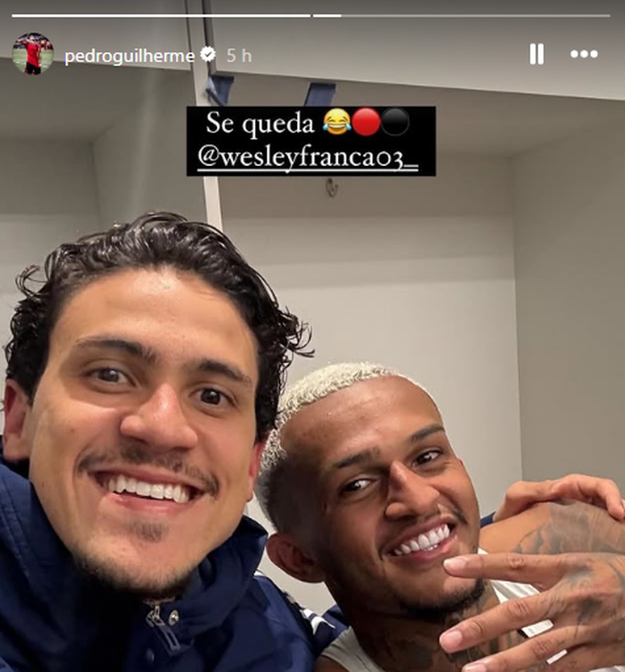 'Se queda': Pedro repete meme de Piqué com Neymar ao posar com Wesley ...