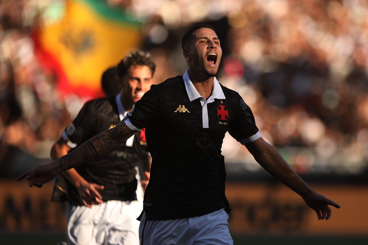 Em clássico eletrizante, Vasco é mais efetivo que o Fluminense e leva a ...