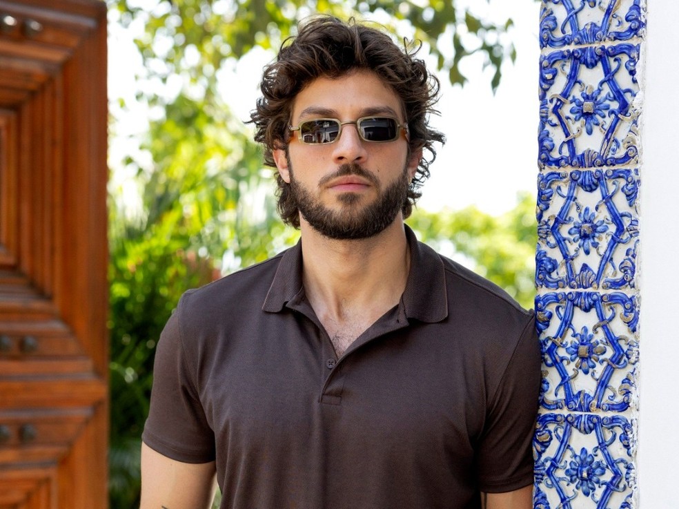 Chay Suede: 'Não se performa sedução, você seduz'