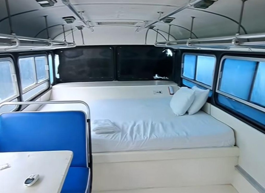 Paixão sobre rodas: Motel cria suíte dentro de ônibus, com pole dance ...