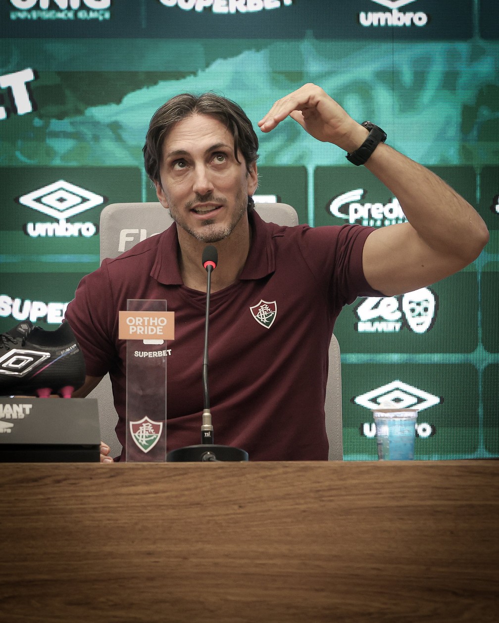 Zubeldía é apresentado no Fluminense e projeta clássico contra o ...