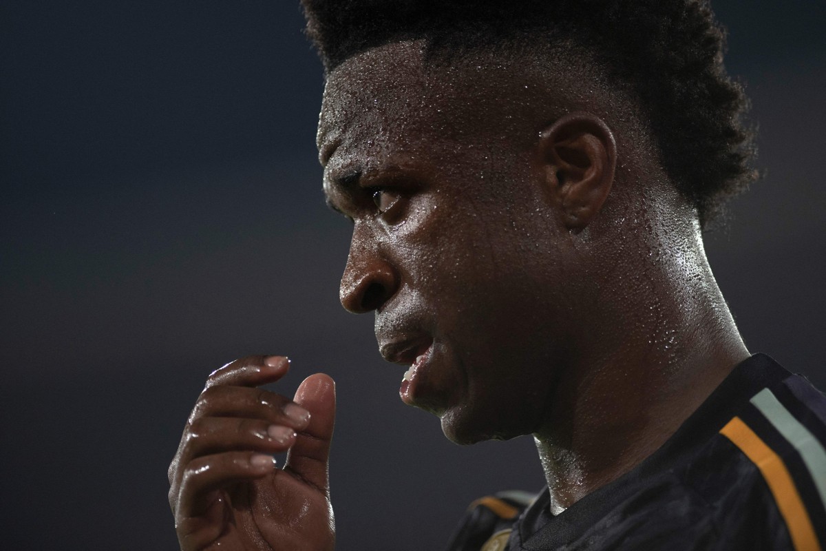 Vini Jr. tem suspeita de ruptura no tendão da perna direita e deve ...