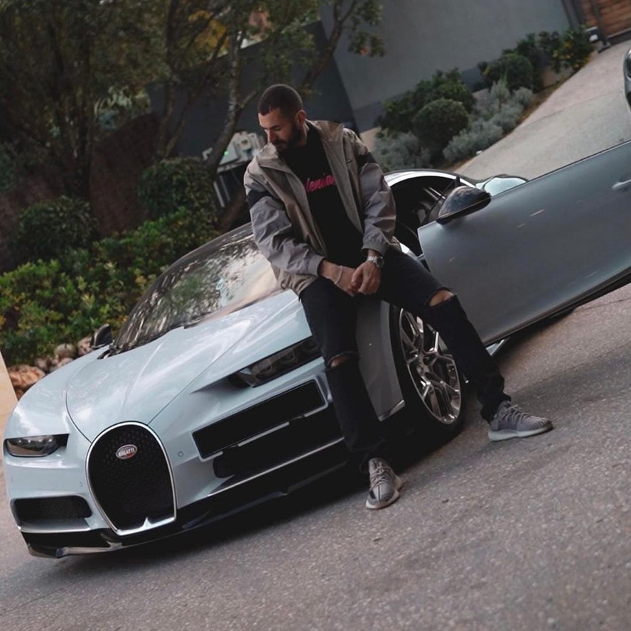 Jogador mais bem pago do mundo, Benzema tem coleção de carros avaliada ...
