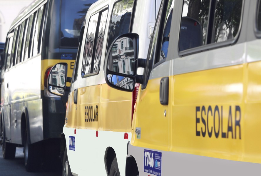 Lei que libera estacionamento para o transporte escolar é ...