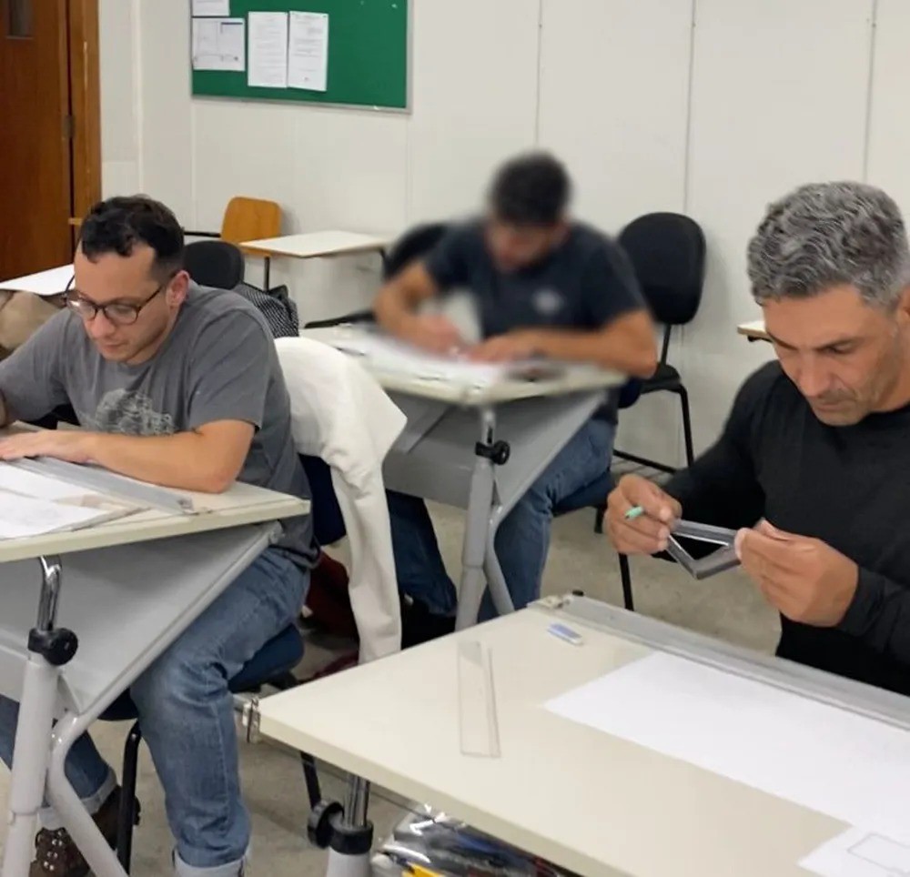 Preso pela morte do pai e da madrasta, Gil Rugai é submetido a teste ...