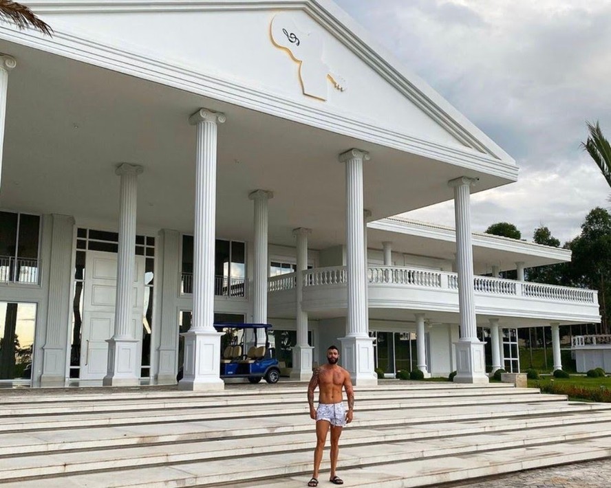 Justiça vai construir cela no estilo greco-goiano para receber Gusttavo ...