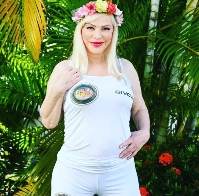 Cicciolina, pioneira da 'pornopolítica', fez história ao entrar no ...