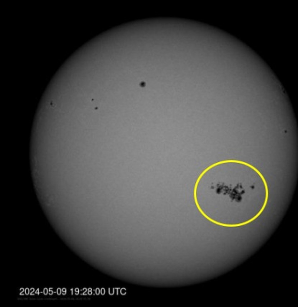Mancha solar 17 vezes maior que a Terra provocou auroras boreais ao ...
