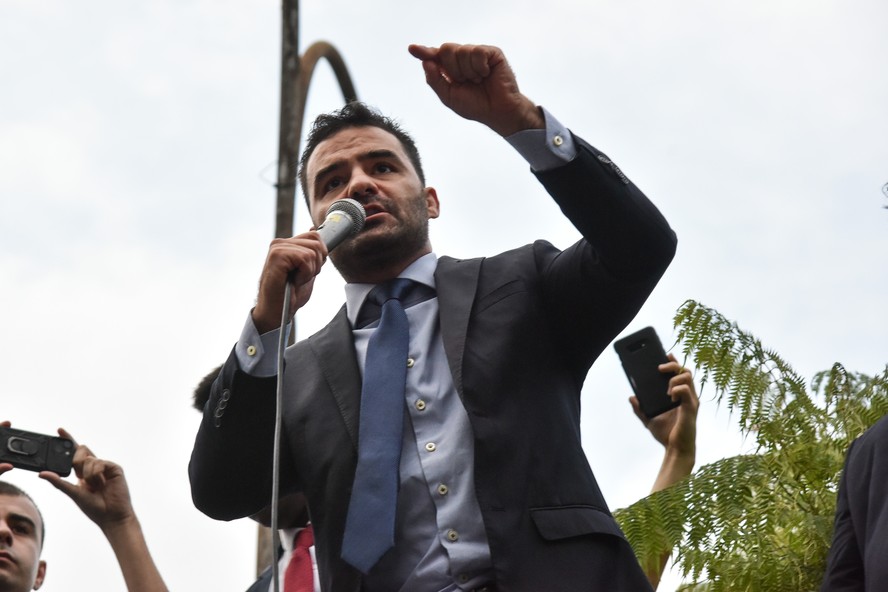 Juíza rejeita pedido de indenização feito por Arthur do Val contra ...