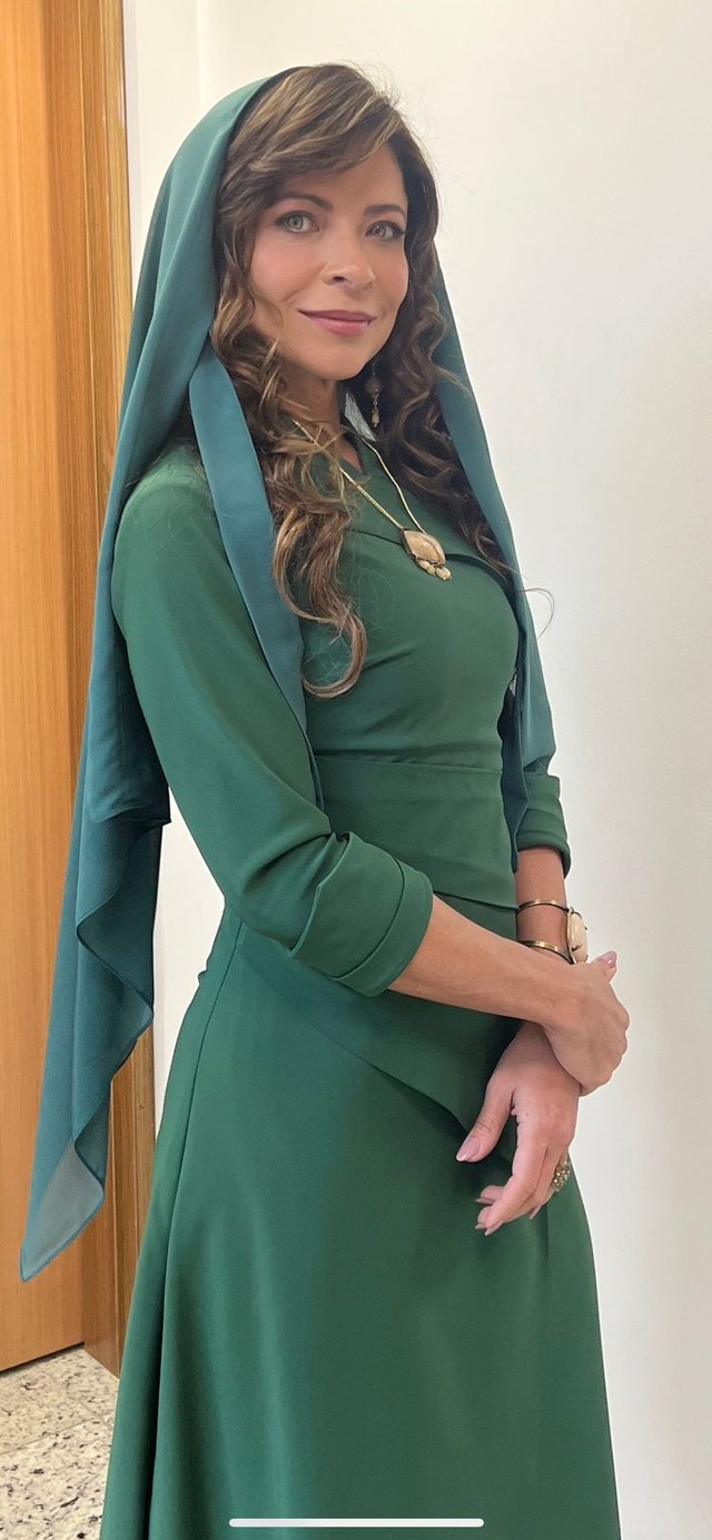 Anna Lima posa caracterizada para viver sua primeira protagonista na TV