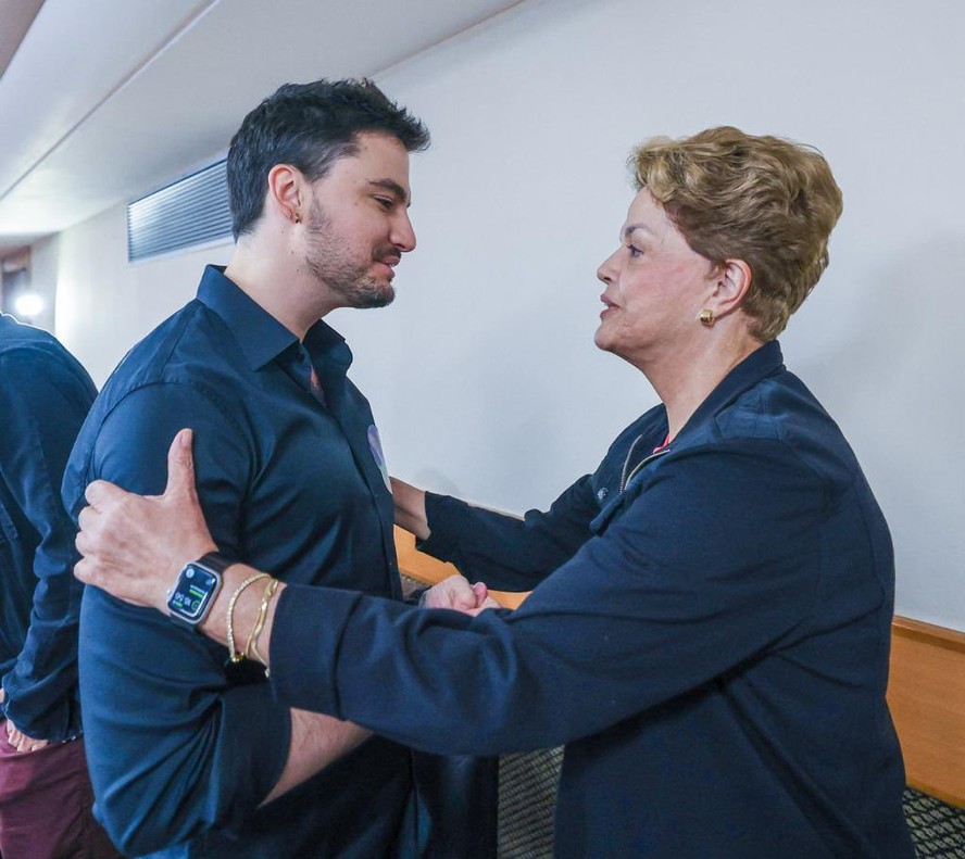 Felipe Neto publica foto com Lula, pede desculpas a Dilma e comenta ...