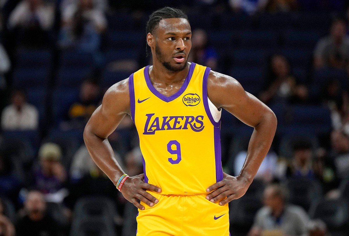 Pressionado, Bronny James faz 1ª cesta de três após 16 tentativas pelos ...