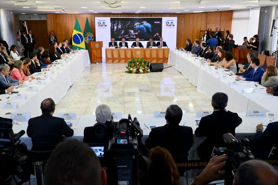 Primeiros cem dias de Lula deixam a desejar