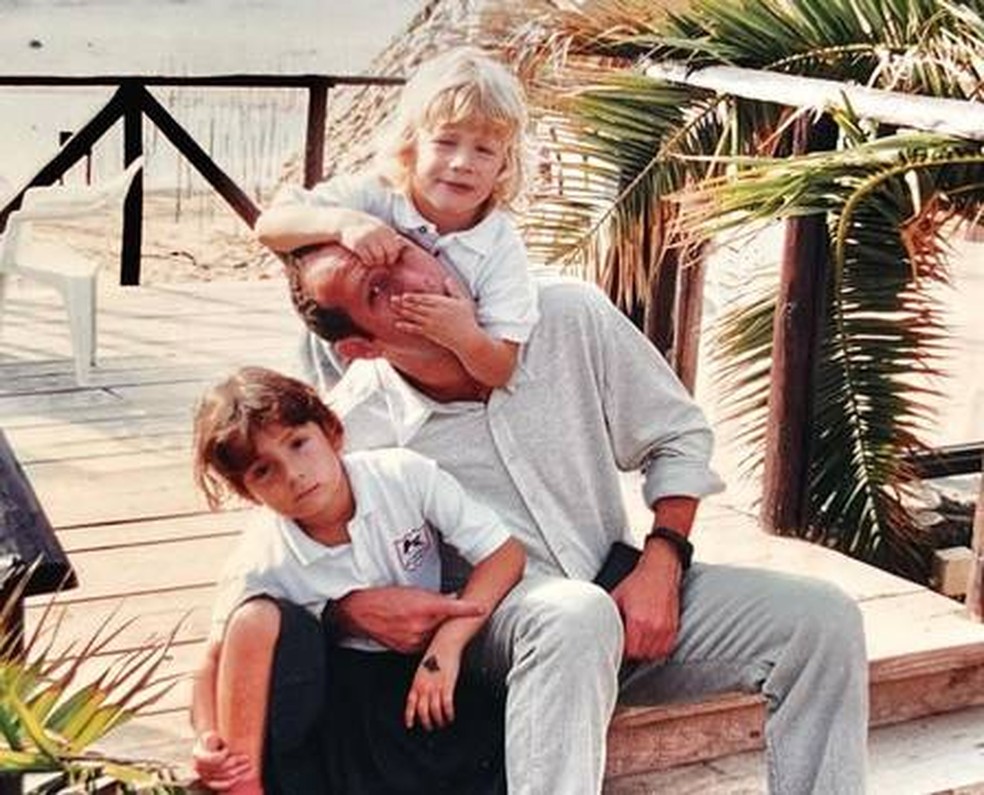 Em reencontro dos Titãs, filha de guitarrista morto em 2001 sobe ao ...